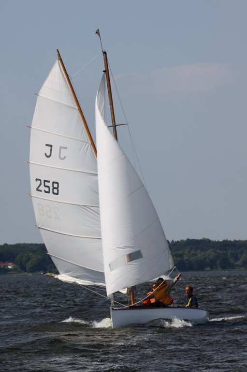 J HUN 22 – Vagaband | J-Jollen-Vereinigung – 22m²-Rennjollen e.V.